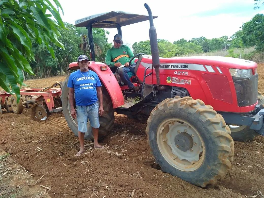 PREFEITURA REALIZA GRADAGEM DE SOLO E BENEFICIA PRODUTORES RURAIS ...